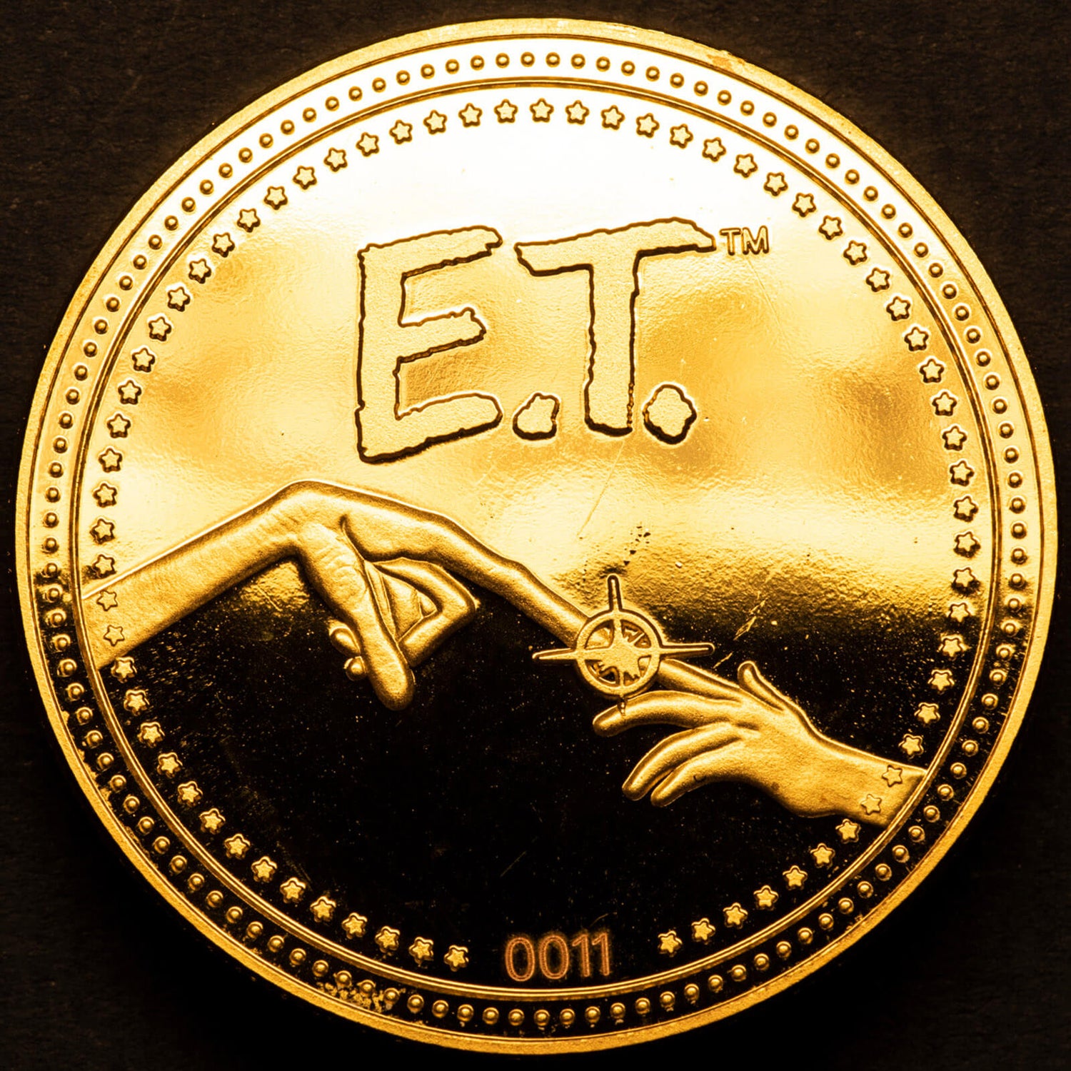 E.T. Collectors Coin: Gold Variant - Zavvi Exclusive (Limited to 1000 ...