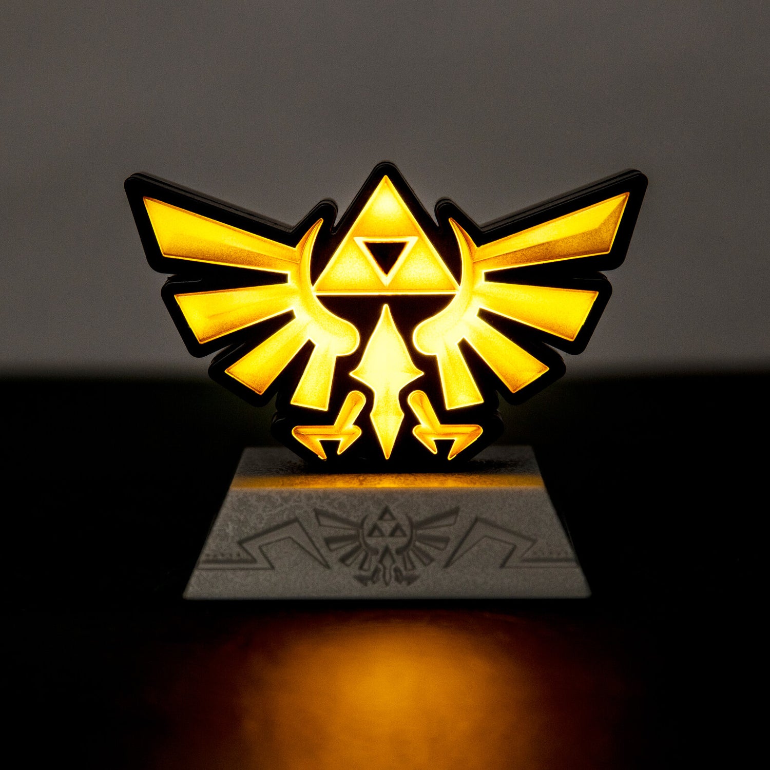 The Legend of Zelda Hyrule Crest Icon Light Traditional Gifts - Zavvi UK