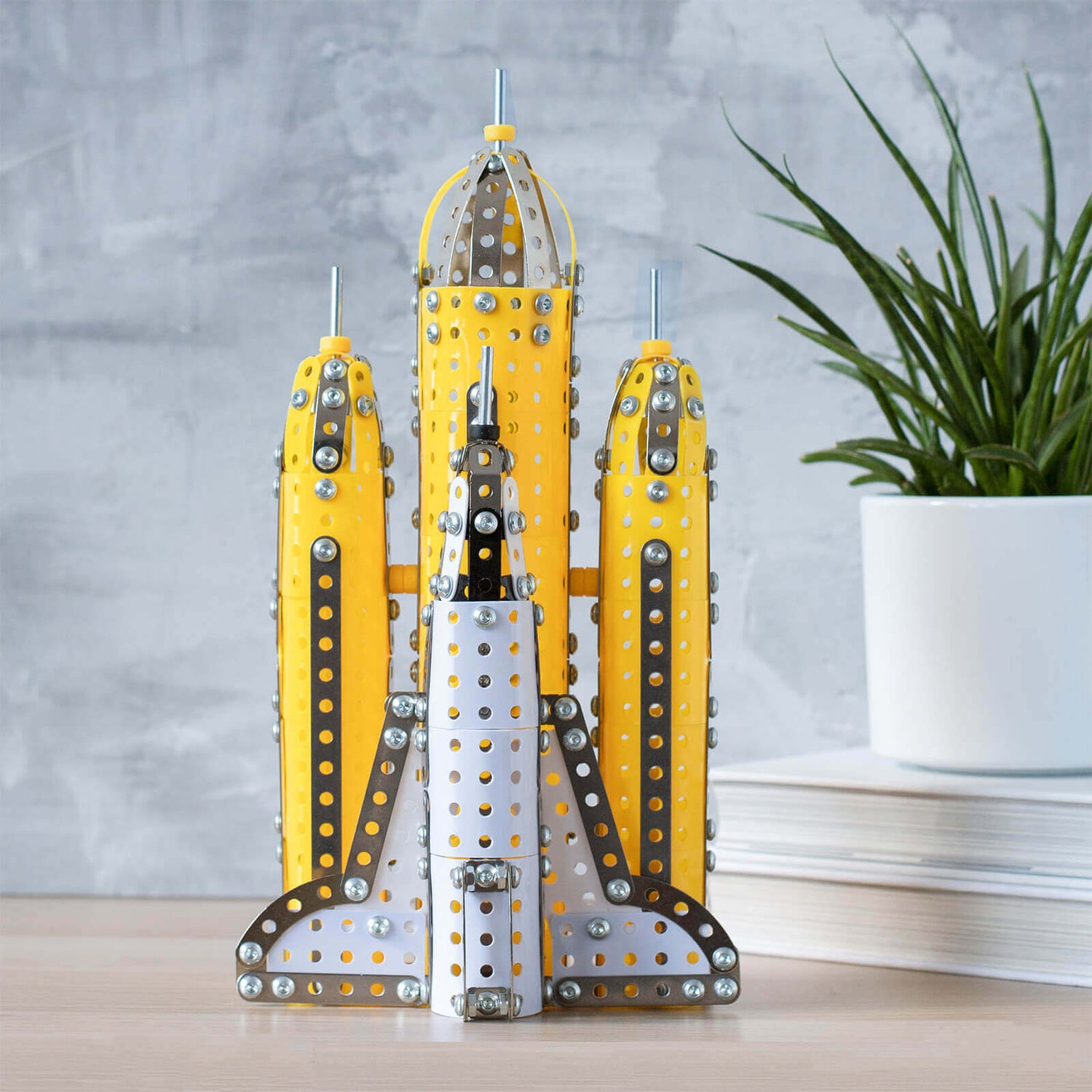 NASA Space Rocket Construction Kit Unique Gifts - Zavvi UK