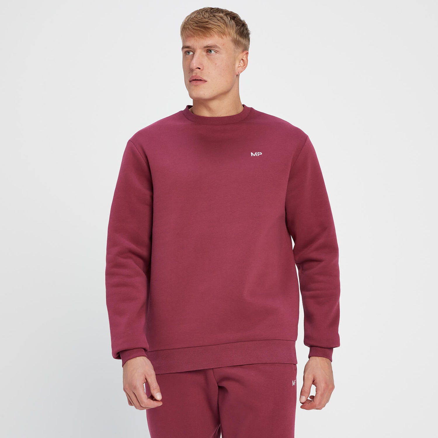 MP Men's Rest Day Sweatshirt - Red Berry | MYPROTEIN™