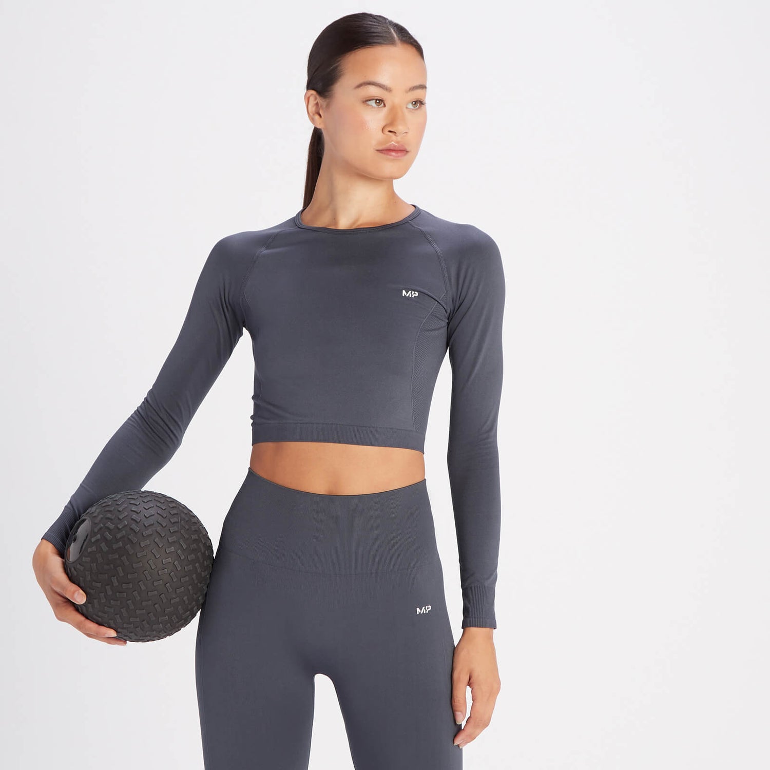 MP Women's Shape Seamless Long Sleeve Crop Top - Graphite | MYPROTEIN™
