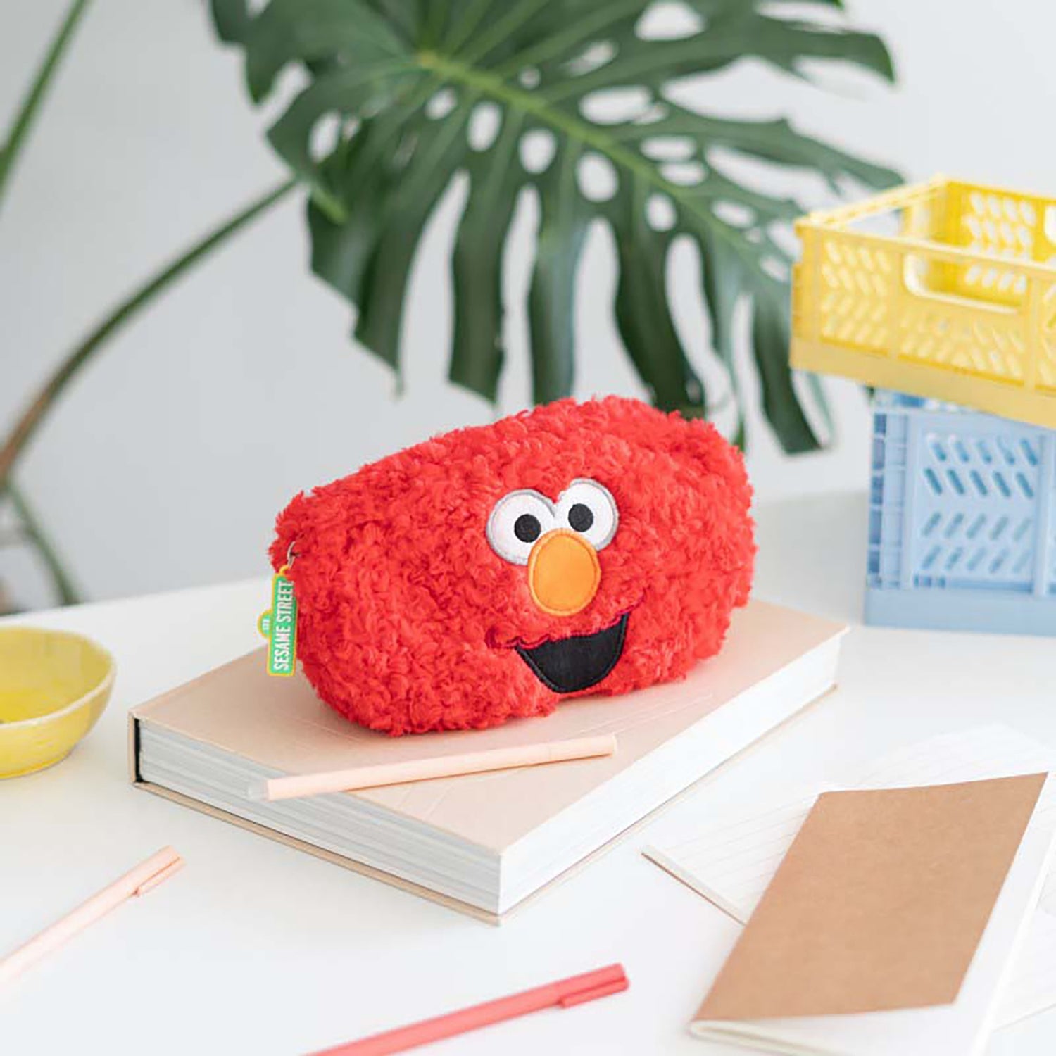 Sesame Street Elmo Plush Case Homeware - Zavvi UK