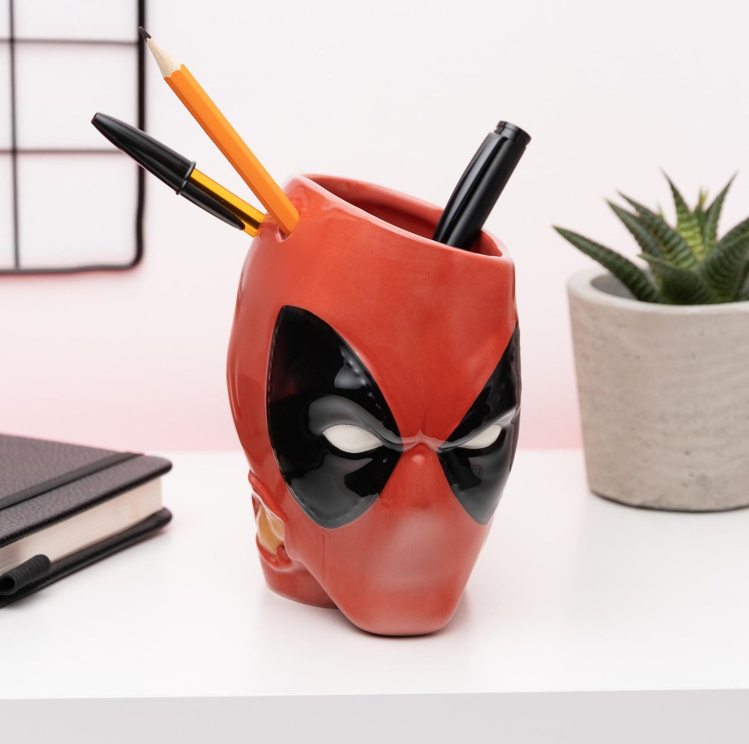 Deadpool Pen and Plant Pot Gifts - Zavvi US