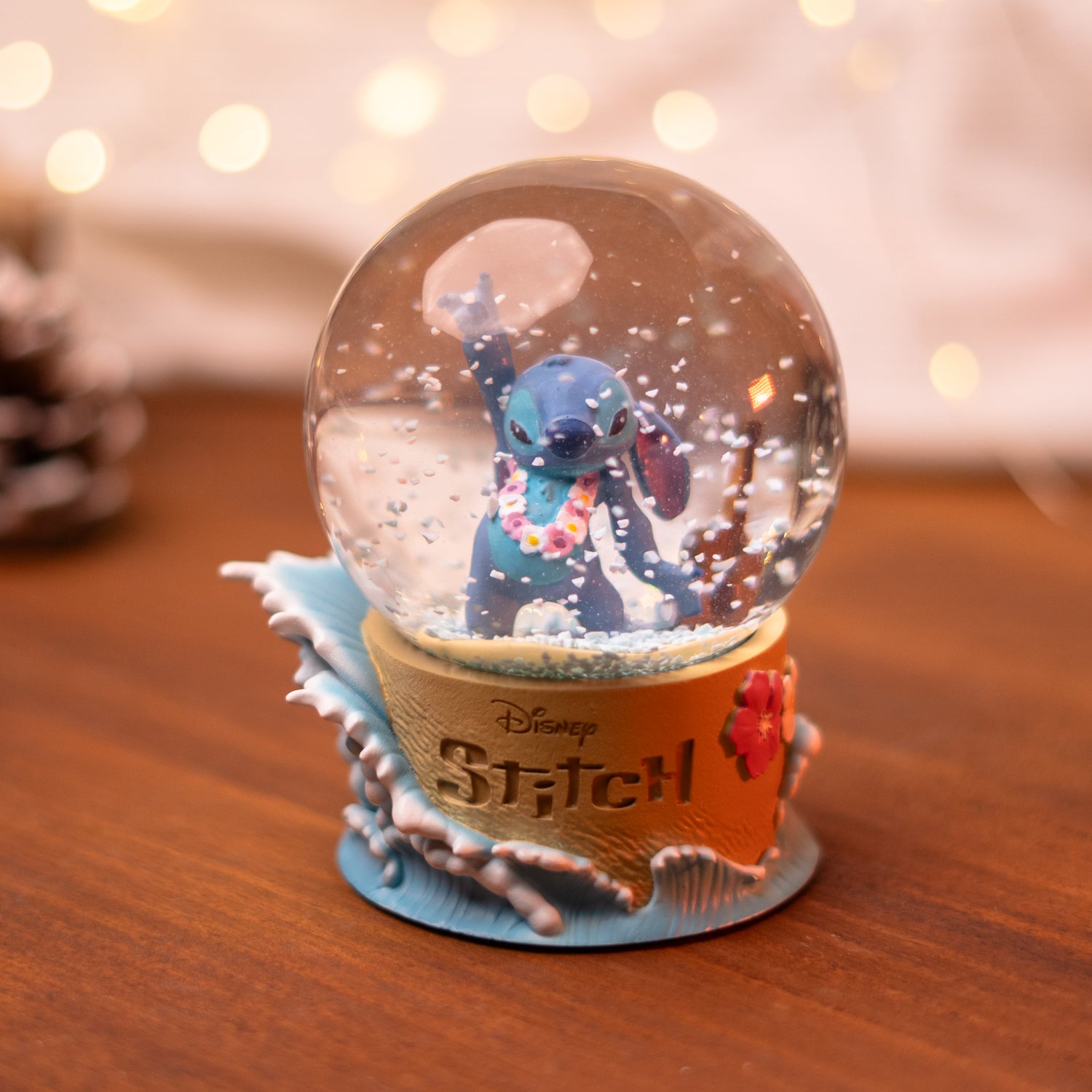 Disney Stitch Snow Globe Gifts - Zavvi US