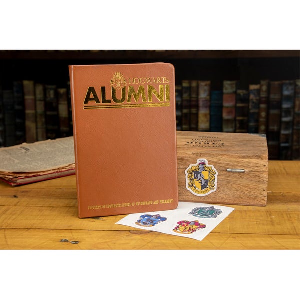 Hogwarts Alumni Notebook and Sticker Set Traditional Gifts - Zavvi UK