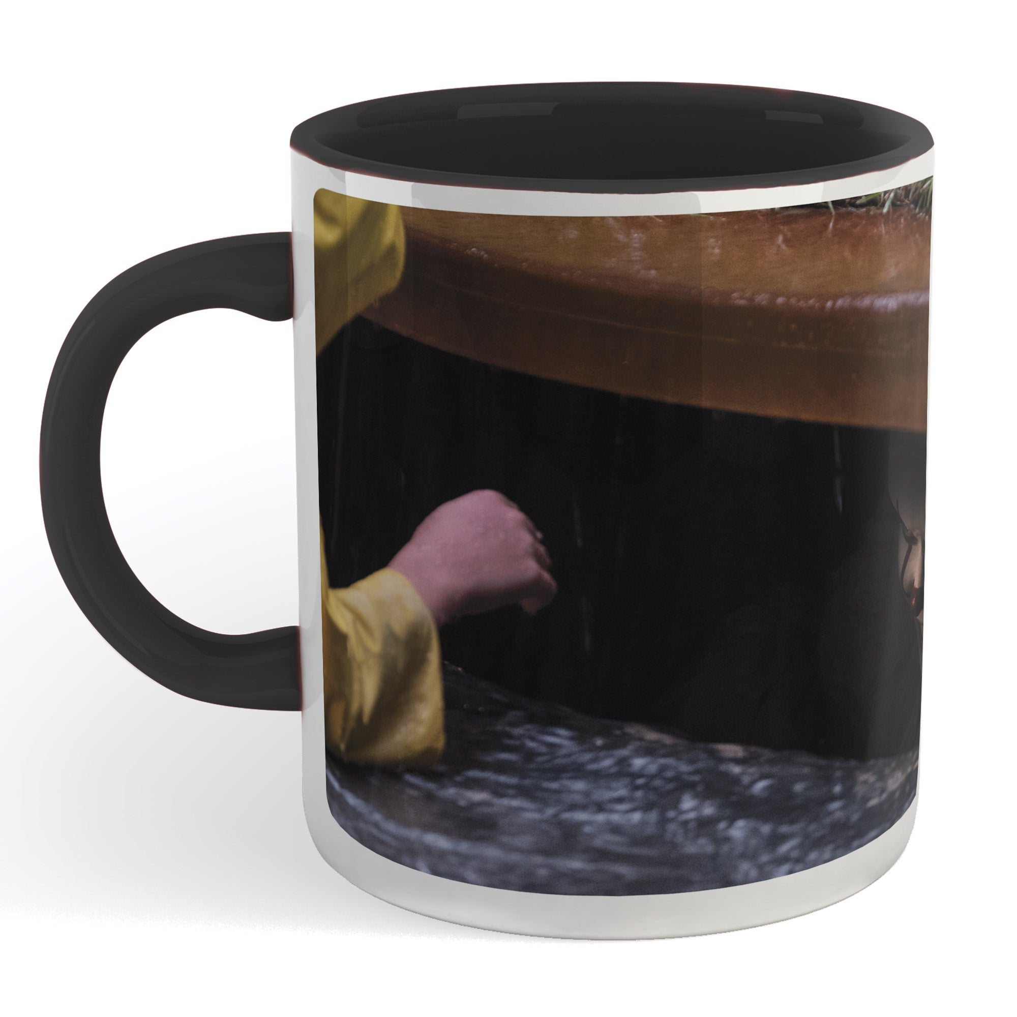 IT Chapter 1 (2017) Pennywise Mug - Black | Zavvi UK
