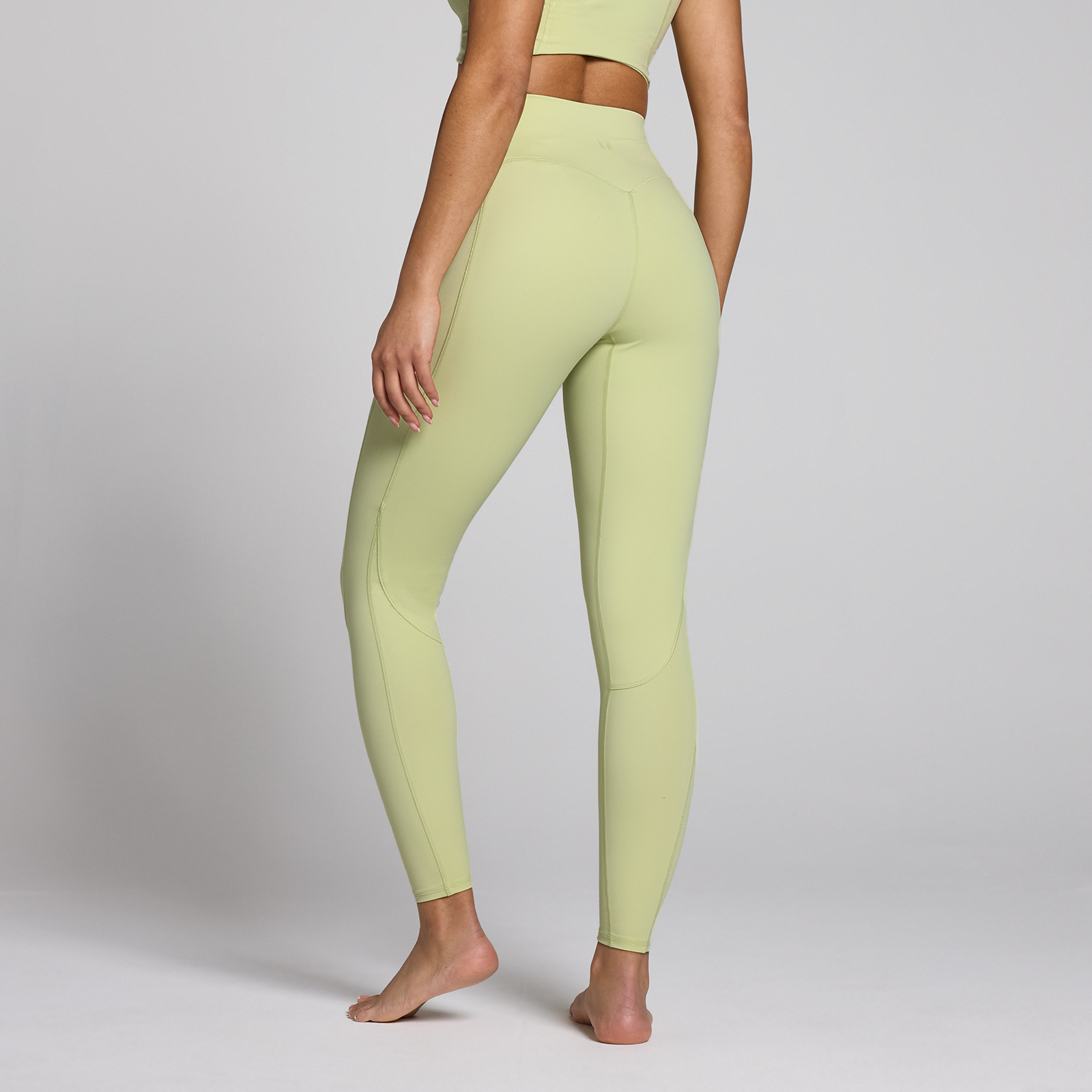 Yoga Oblečenie pre Ženy & Mužov | MYPROTEIN™