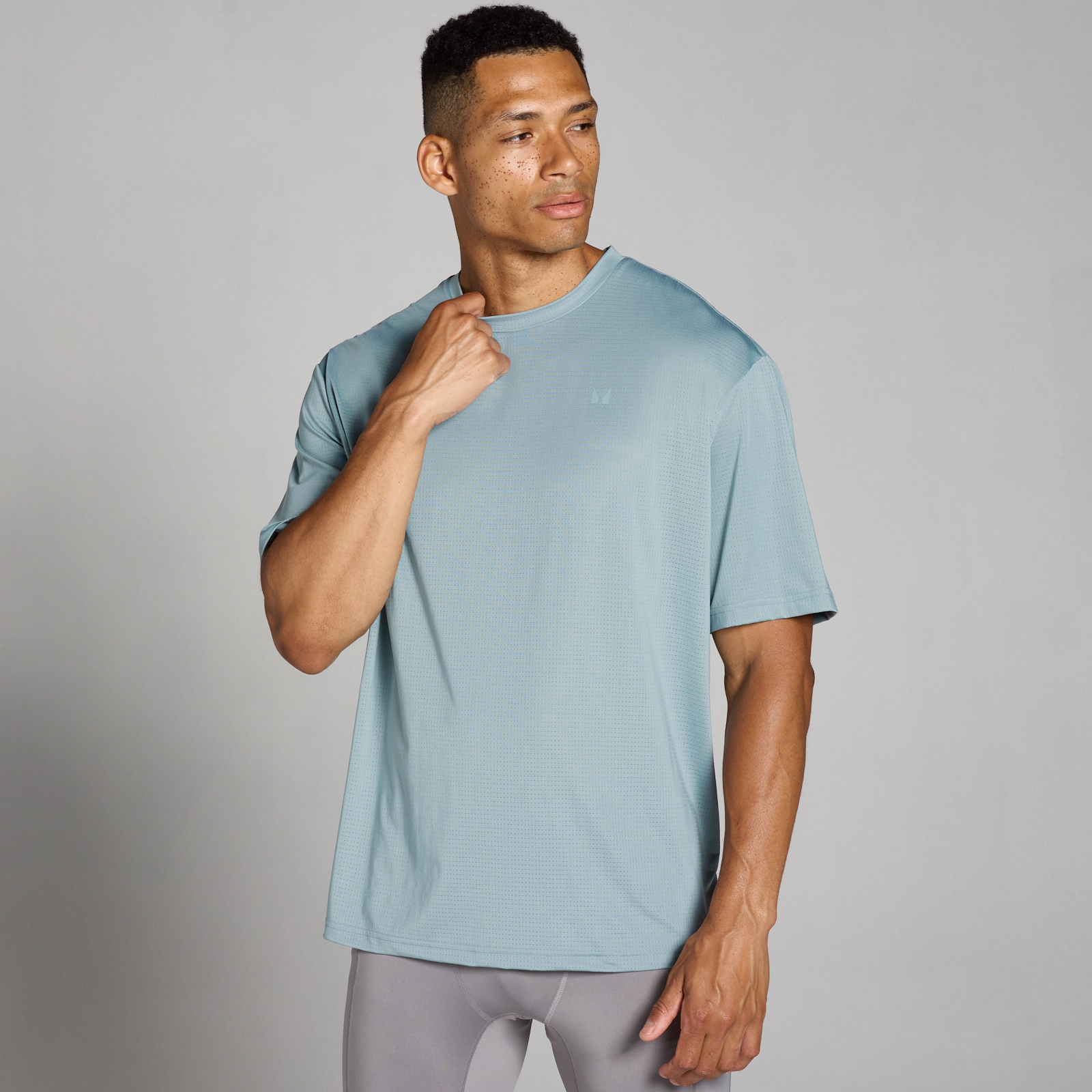 MP Men's Tempo Oversized Mesh Training T-Shirt - Night Grey | Myprotein UK